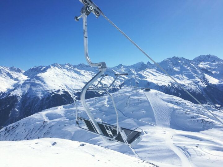 [Doing A Ski Season] A Day in the Life of... A Resort Rep - InTheSnow