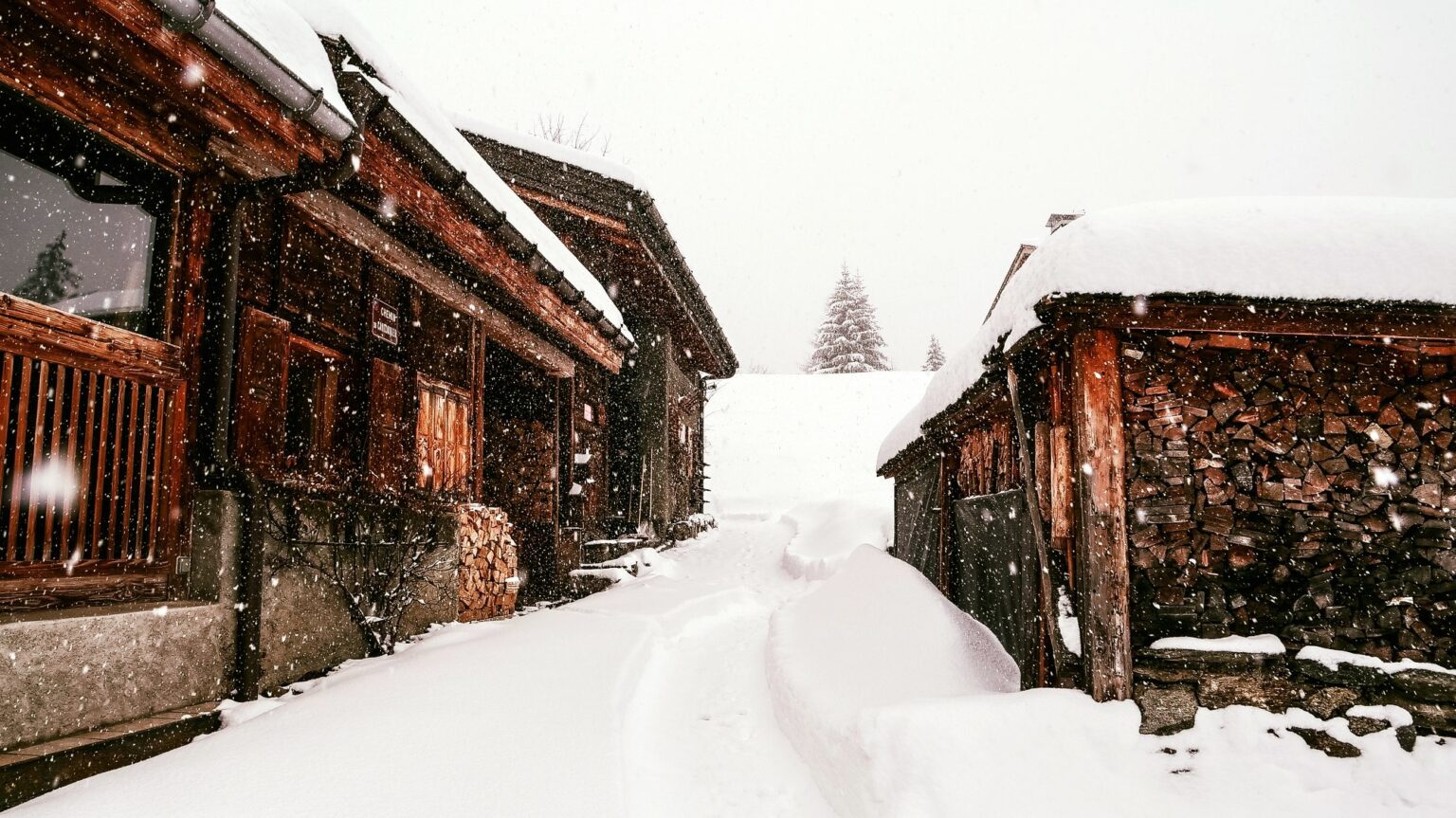 Major Snowstorm Hits the Alps - InTheSnow
